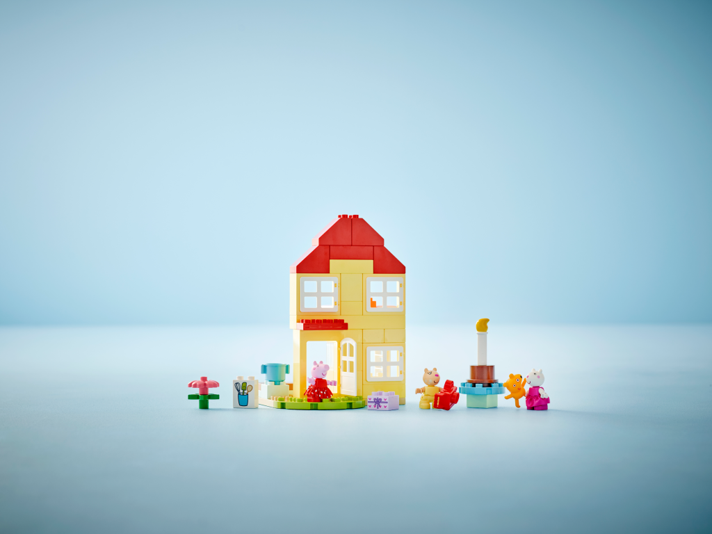 Peppa Pig Birthday House Revealed - The Brick Stand